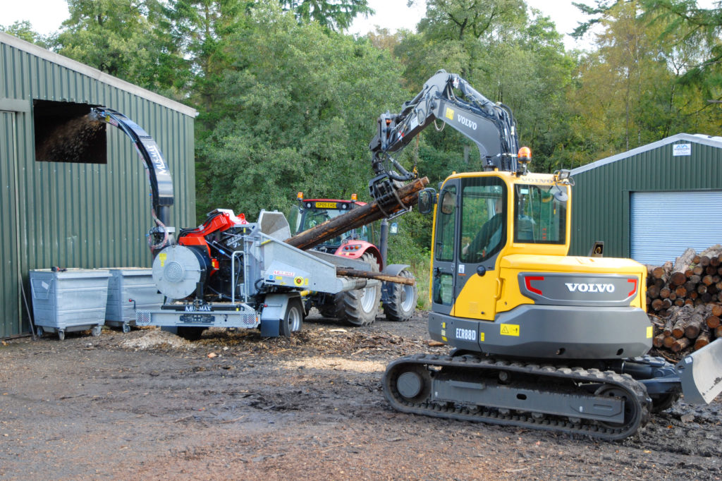 Swing excavator keeps wood on the move | MRW