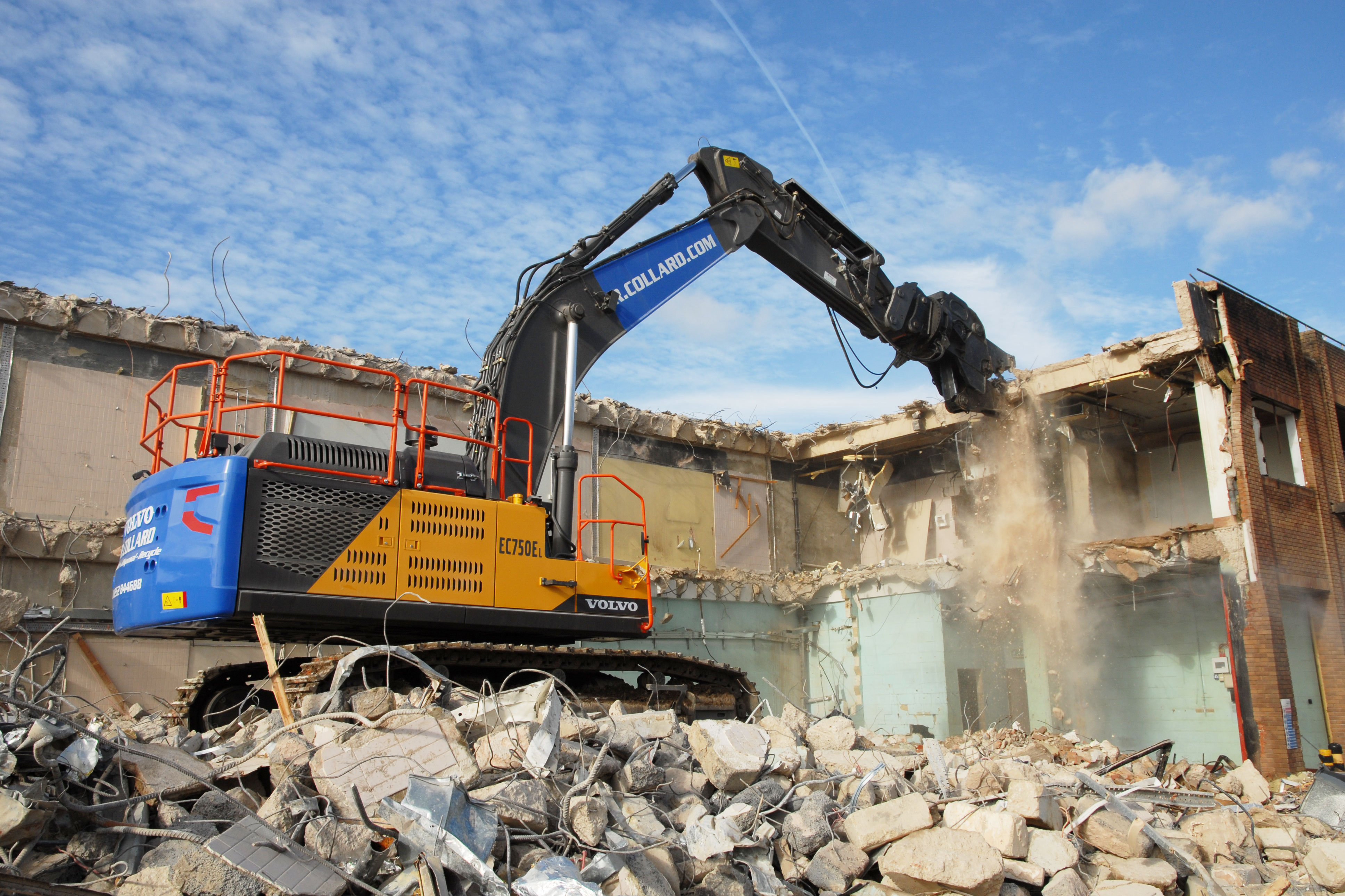 Excavator specified for demolition | MRW