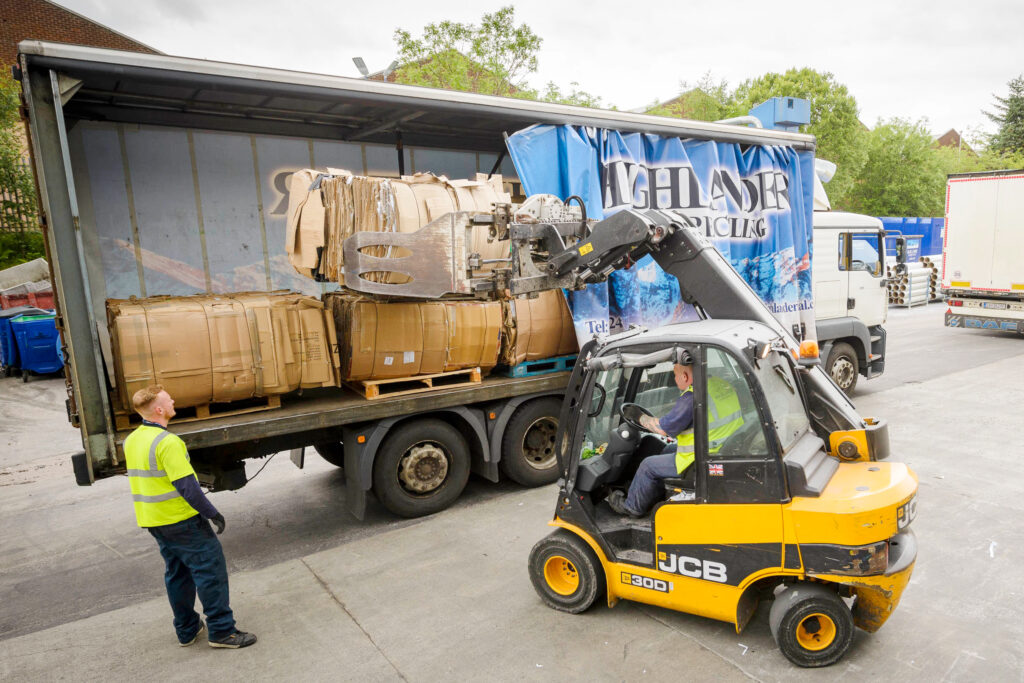 Curtainsider loading from one side | MRW