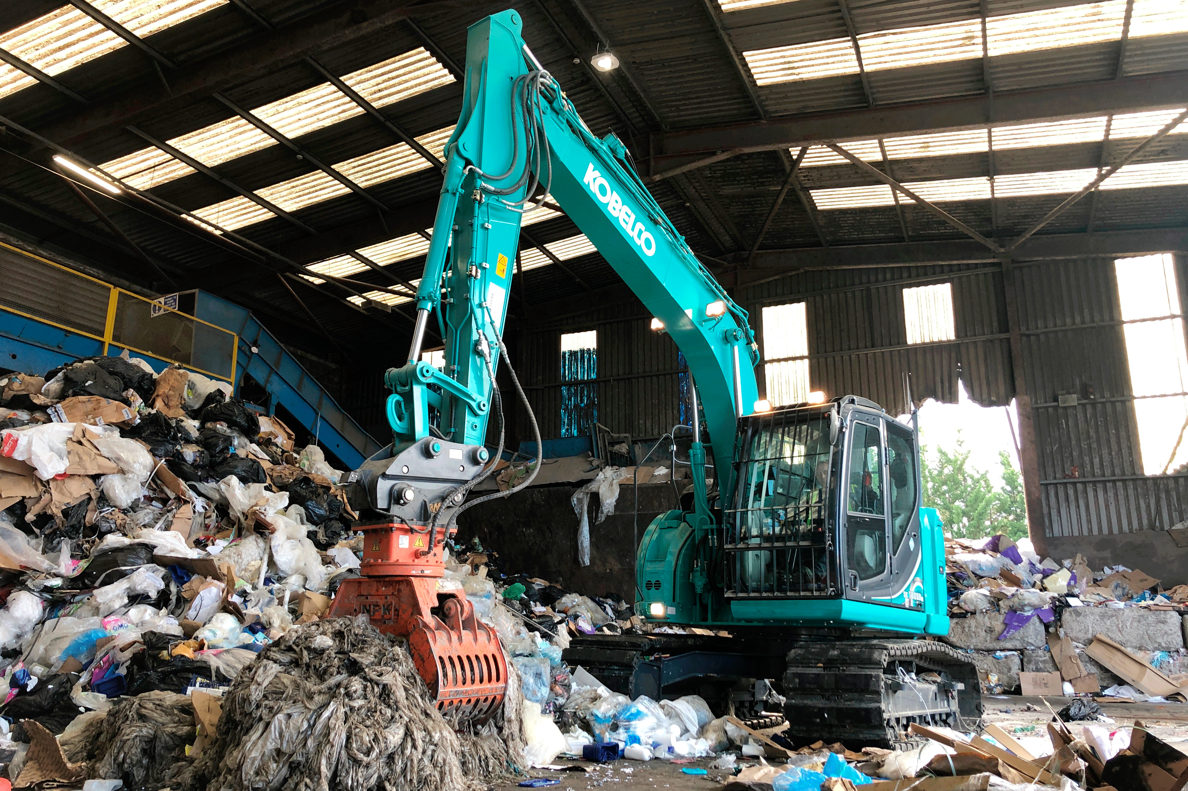 Dust-free airflow improves excavator cooling | MRW