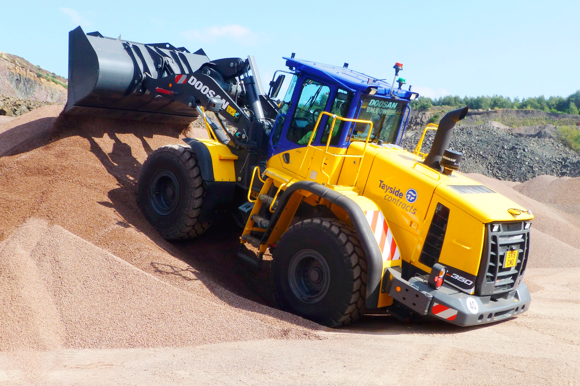 Loader ready for recycling | MRW