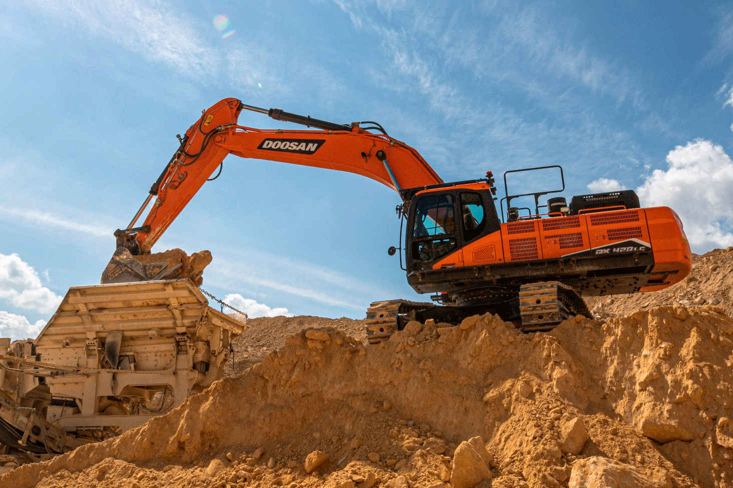 Biggest engine in 43-tonne crawler sector | MRW