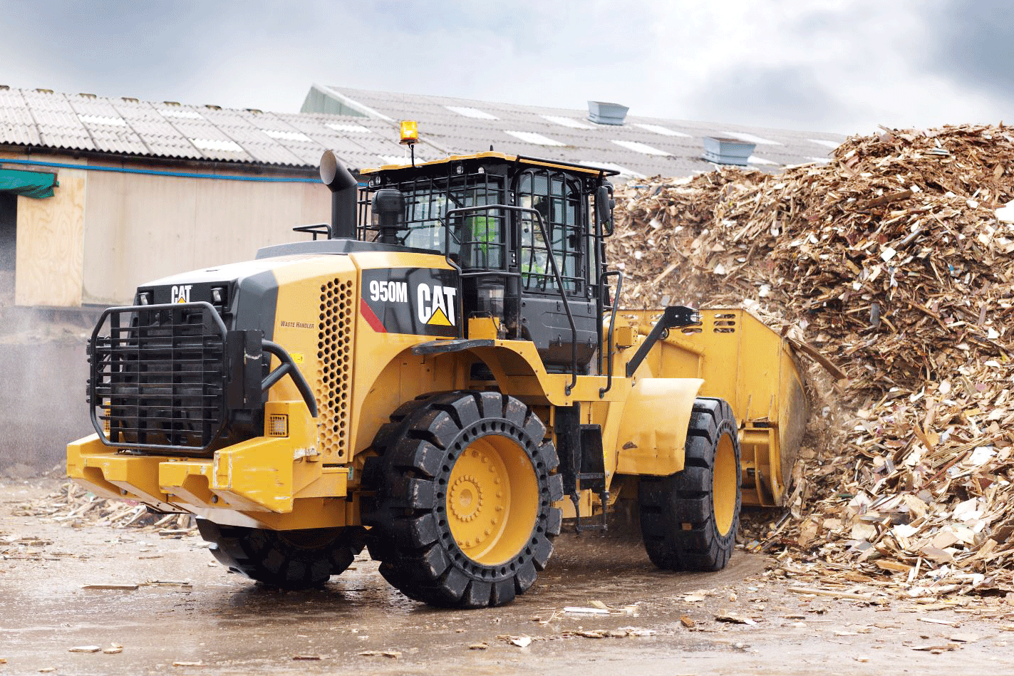 Wheeled loaders tested with joystick steering | MRW