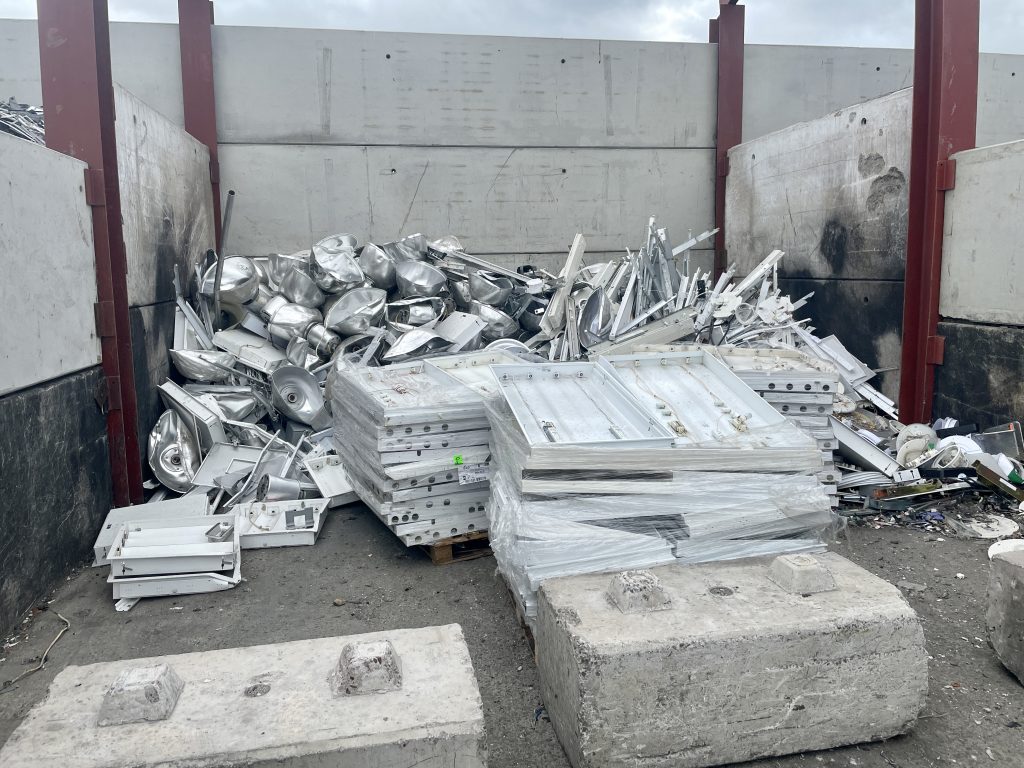 Analysis reveals recyclable content of lighting equipment waste | MRW