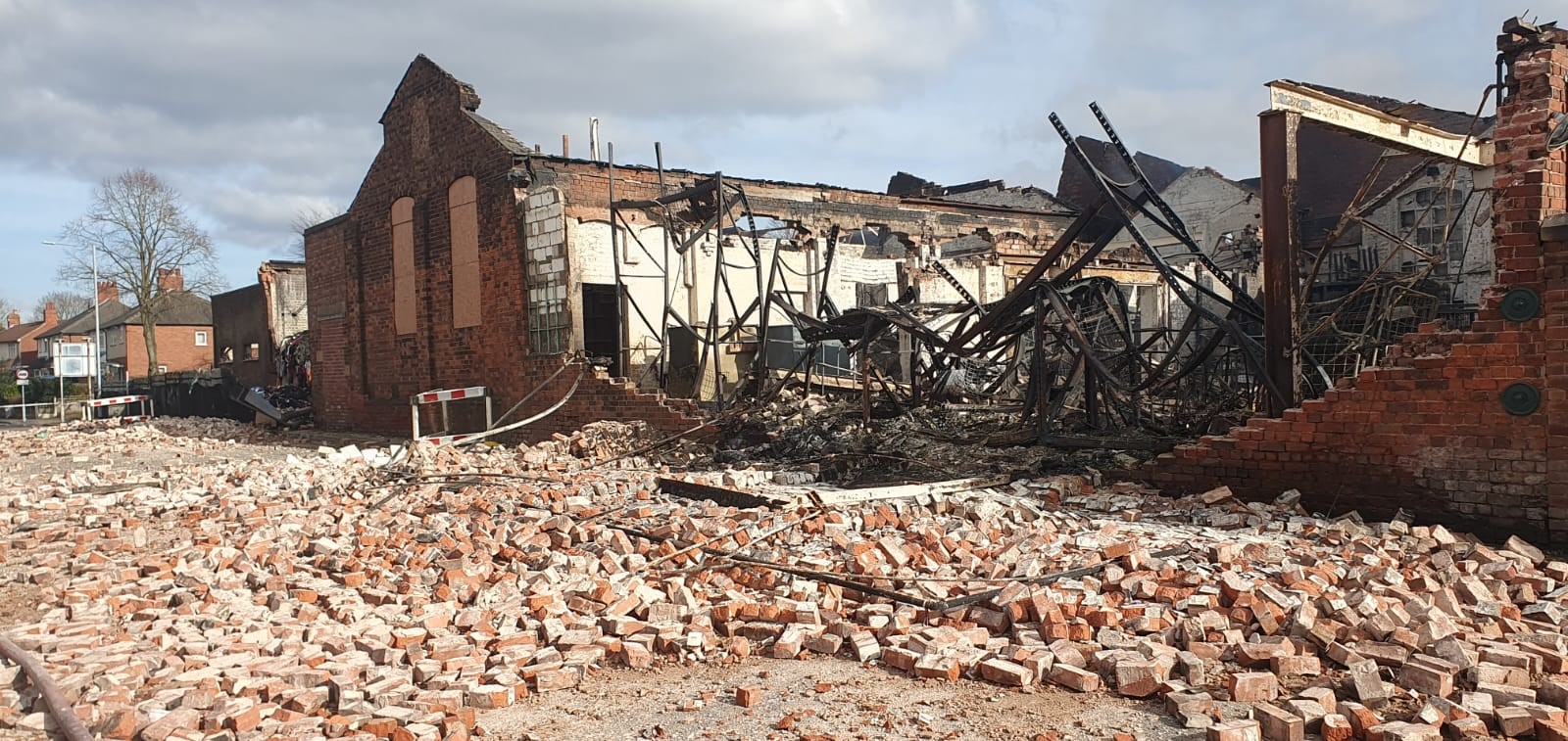 Huge fire destroys textile recycler | MRW