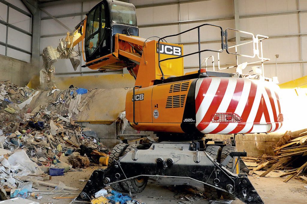 Operator likes high cab on materials handler | MRW