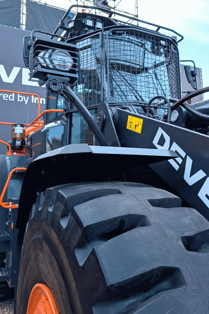 Safe working with wheeled loaders | MRW