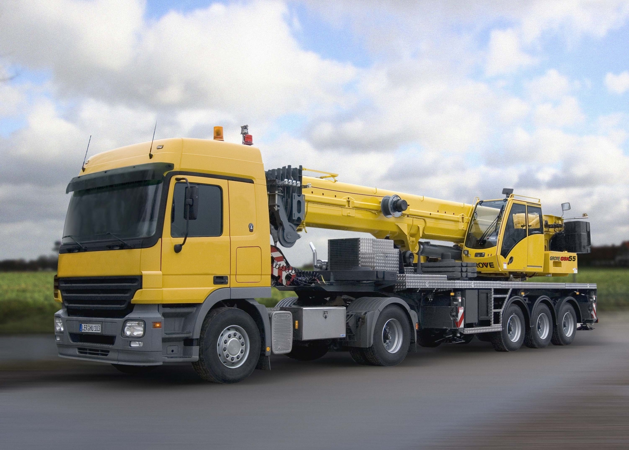 Manitowoc launches mobile crane | Construction News
