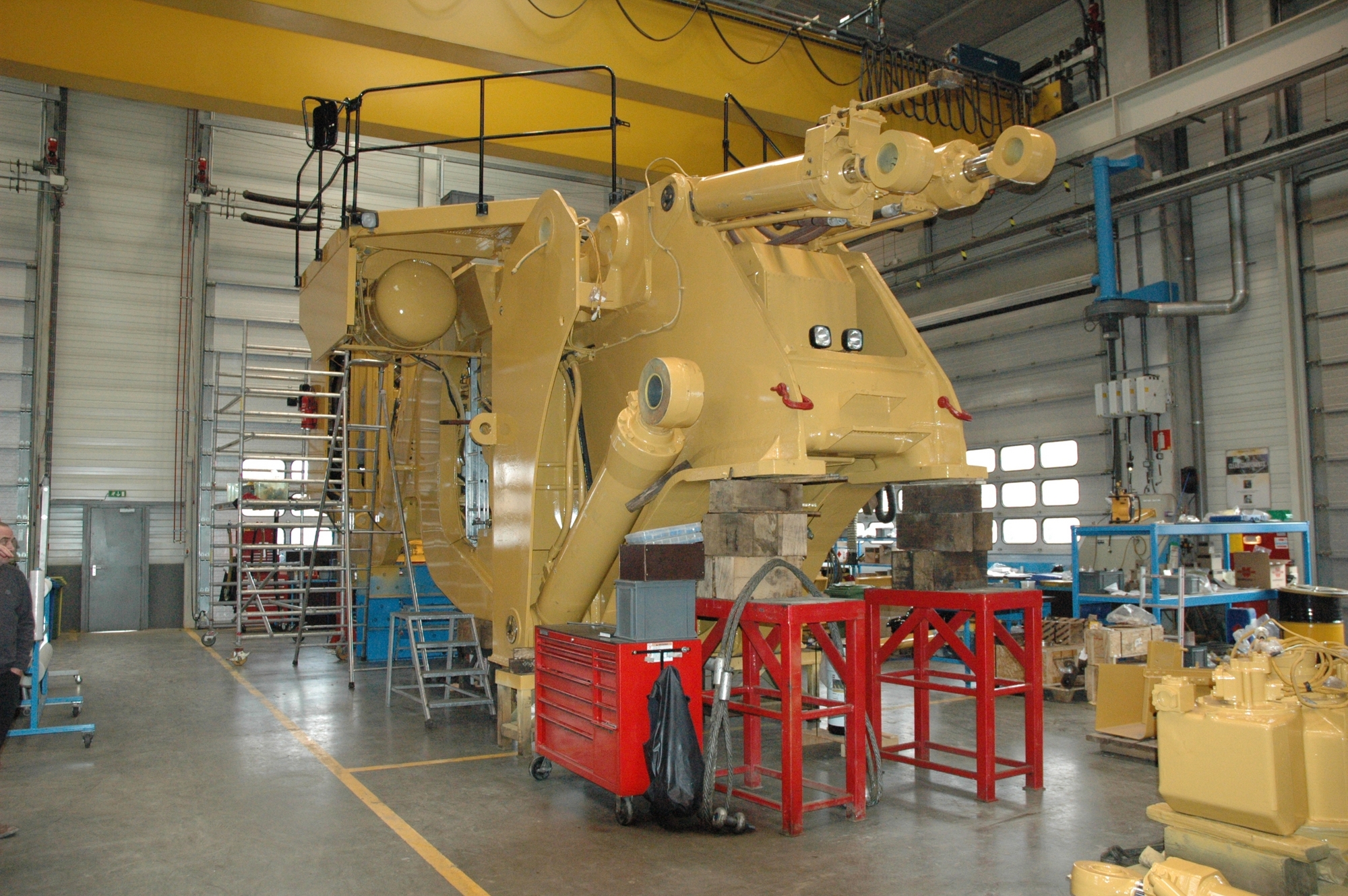 Massive Caterpillar wheel loader torn apart, then rebuilt ...