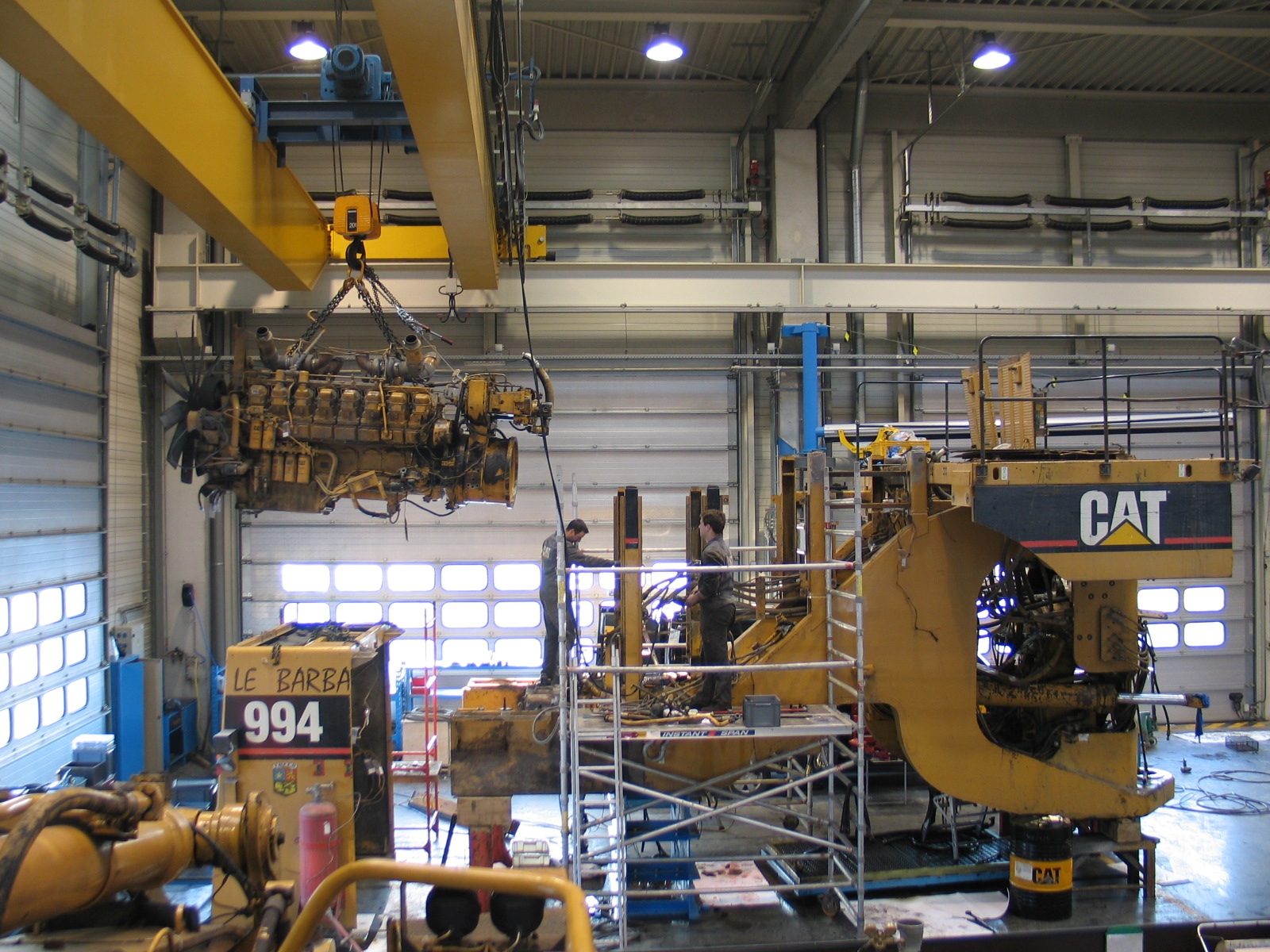 Massive Caterpillar wheel loader torn apart, then rebuilt ...