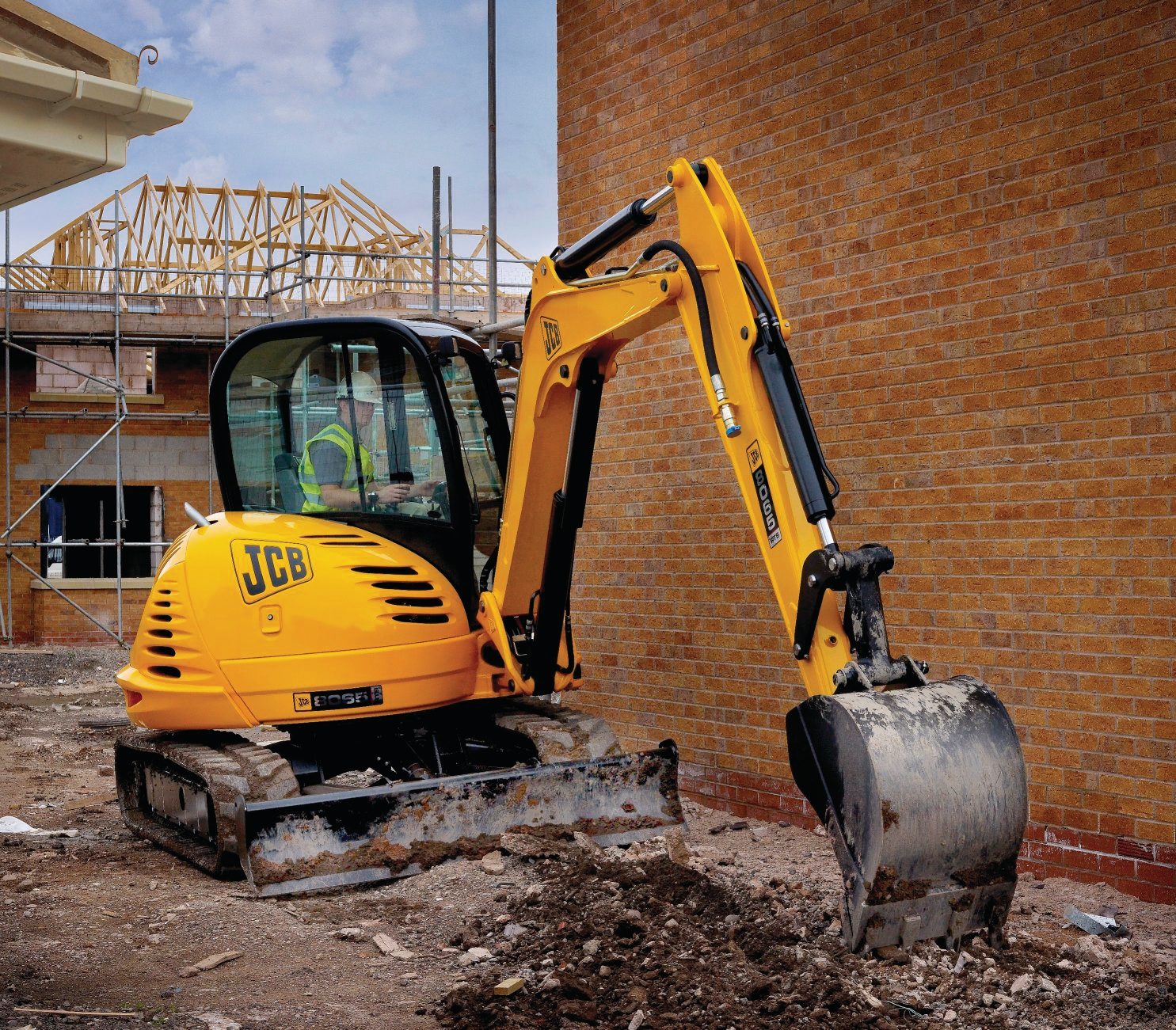 JCB win multi-million pound fleet deal | Construction News
