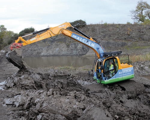 JCB supplies low ground pressure excavator | Construction News