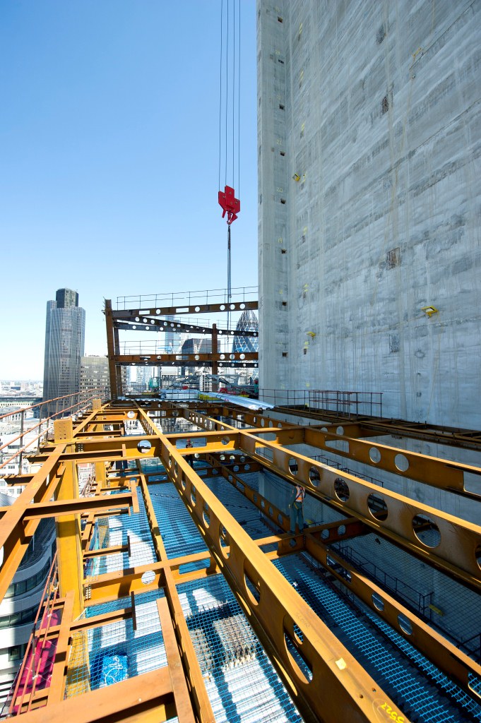 Industry confidence plummets as new work declines | Construction News