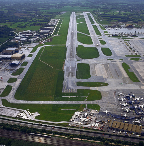 Sir Terry Farrell to aid Gatwick's case for extra runway | Construction ...