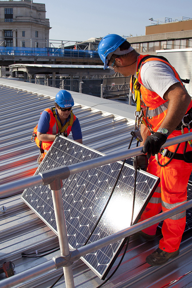 Blackfriars Station becomes world's largest solar bridge | Construction ...