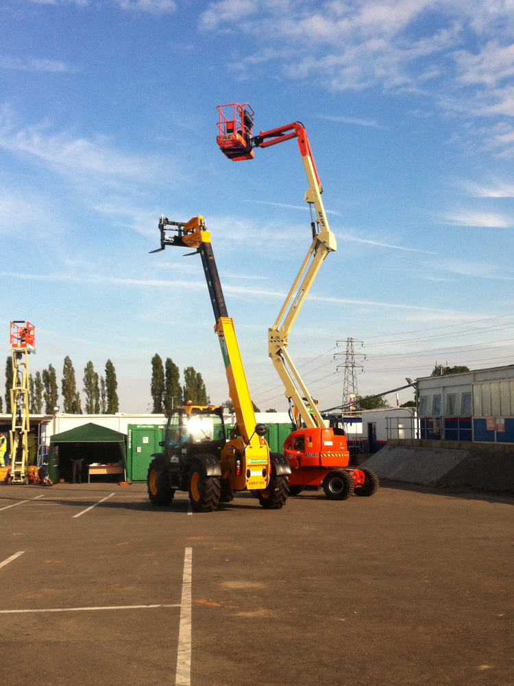 Taylor Woodrow shows public how tram extension will boost Nottingham ...
