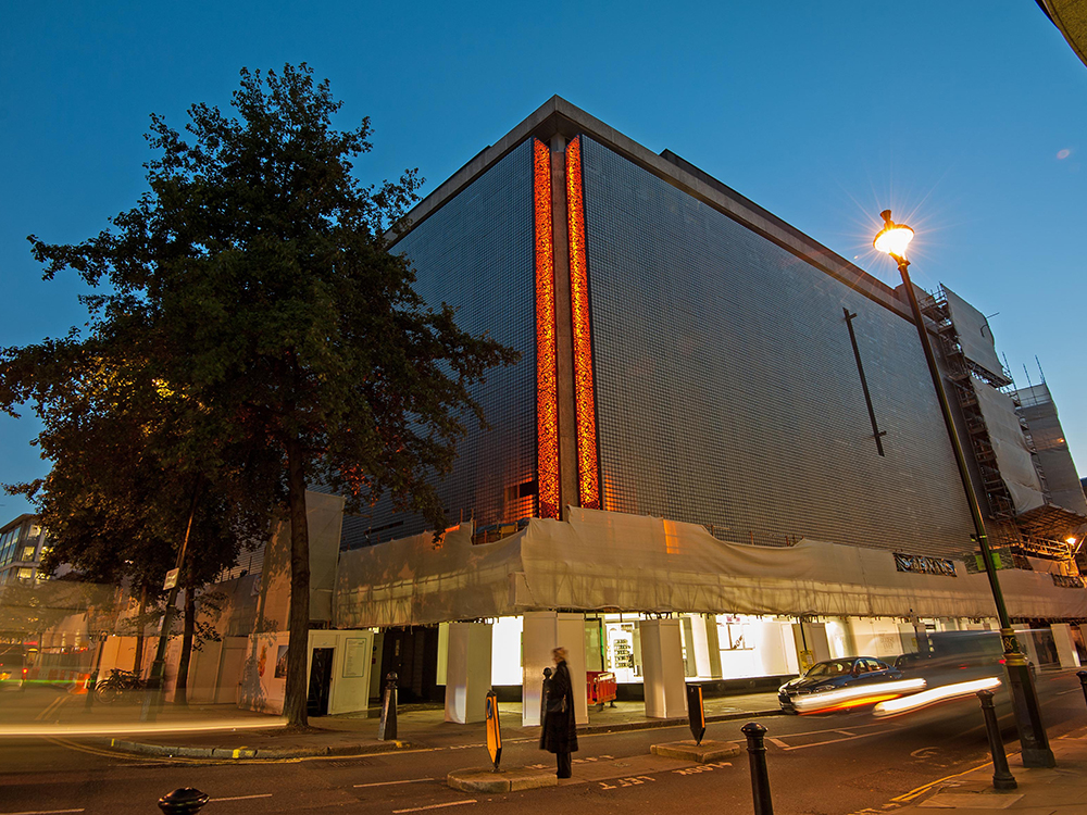 Oxford Street gets UK-first with Wates' moving façade | Construction News