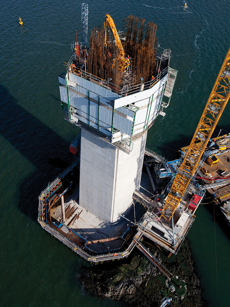 Forth Crossing team hoovers the seabed for Scotland's new megabridge ...