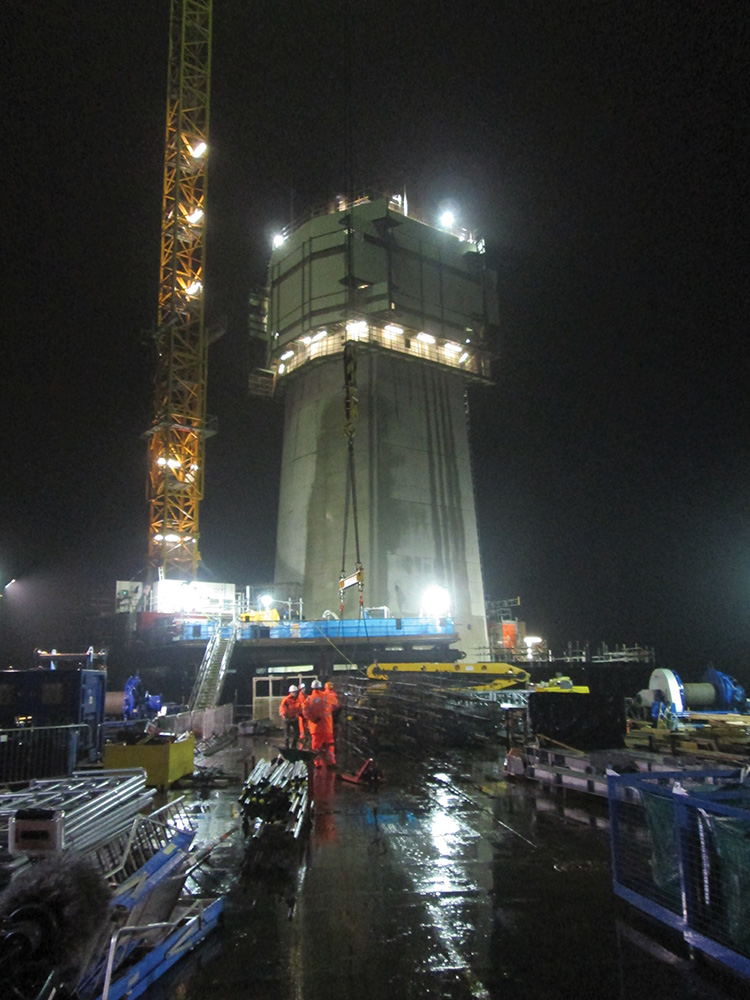 Forth Crossing team hoovers the seabed for Scotland's new megabridge ...