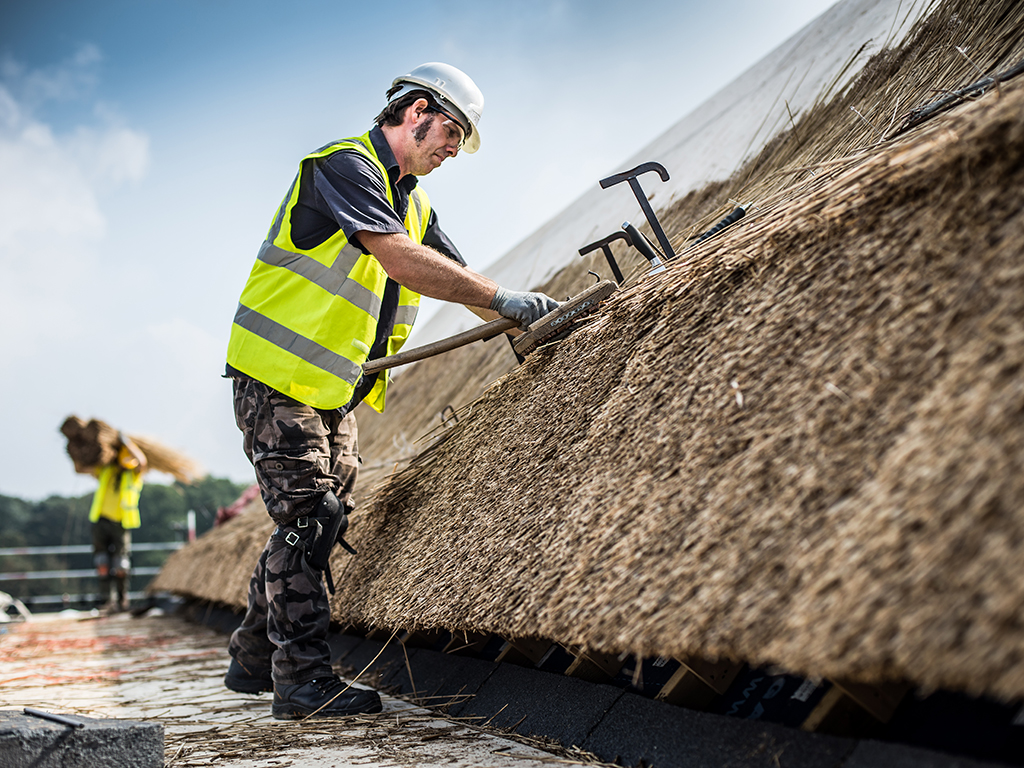 Thatched roof meets new tech on one of UK's greenest buildings ...