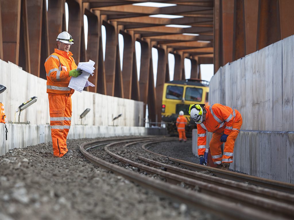 First Crossrail track laid on Stockley Flyover by Carillion and Network ...