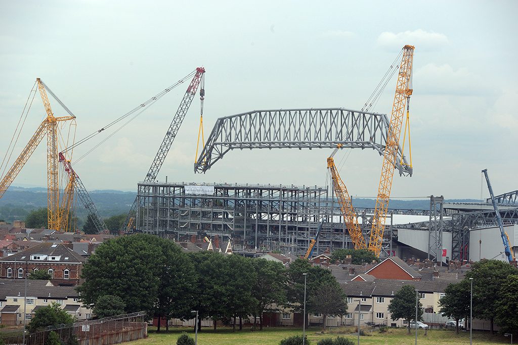 Carillion completes 650-tonne roof truss installation at Liverpool FC ...
