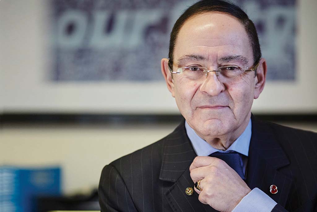 Manchester council chief executive Sir Howard Bernstein to retire in 2017