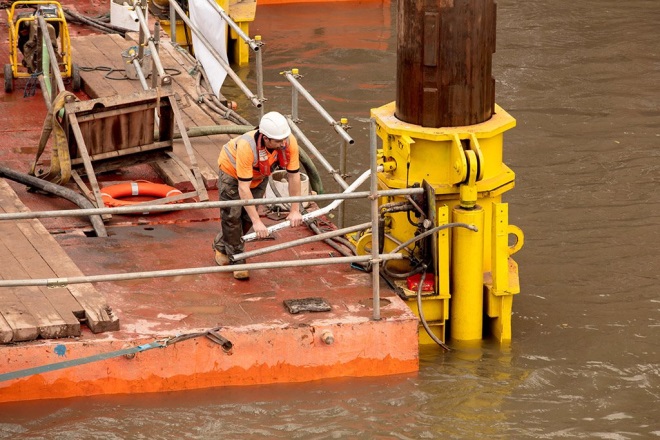 Finzels Reach bridge in Bristol combats unstable silt and traffic risks