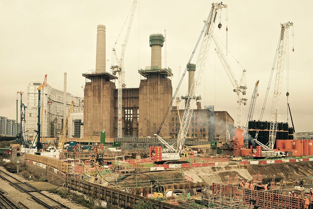 TIMELAPSE: Battersea Power Station completes chimney rebuild | Construction News