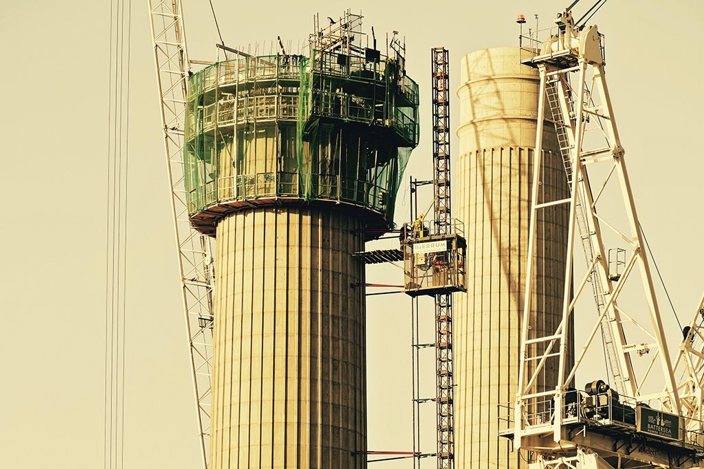 TIMELAPSE: Battersea Power Station completes chimney rebuild | Construction News