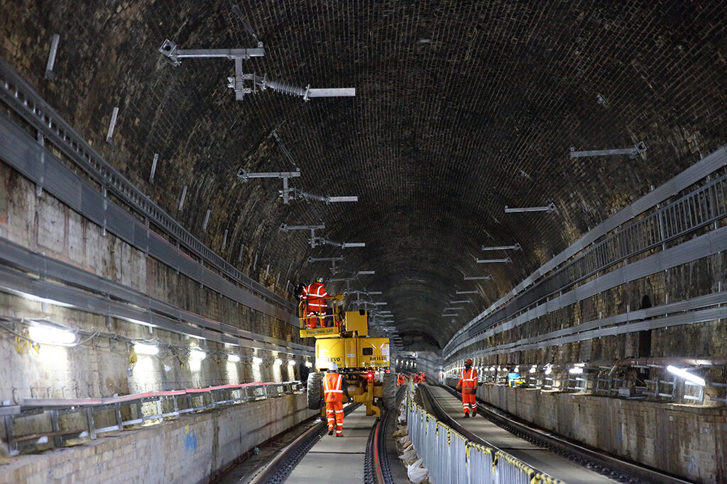 Crossrail cost overruns add £1bn to tier one contracts | Construction News