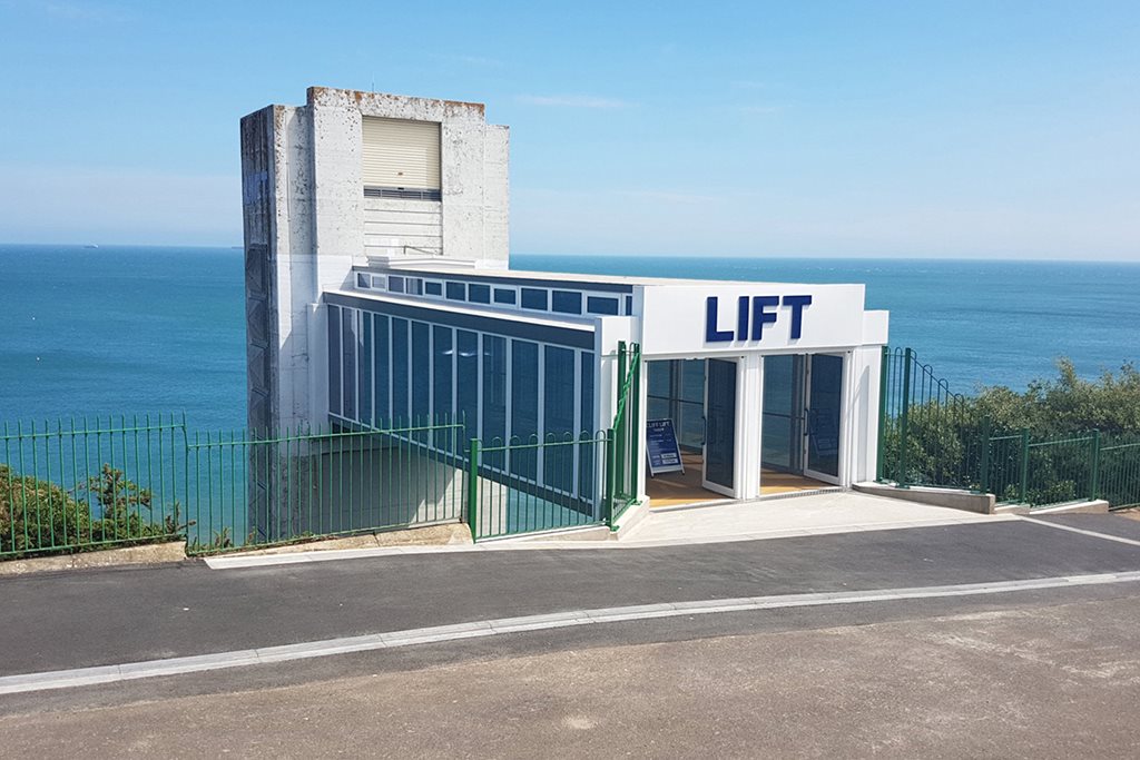 Cliffhanger: REIDsteel's challenging Isle of Wight lift | Construction News