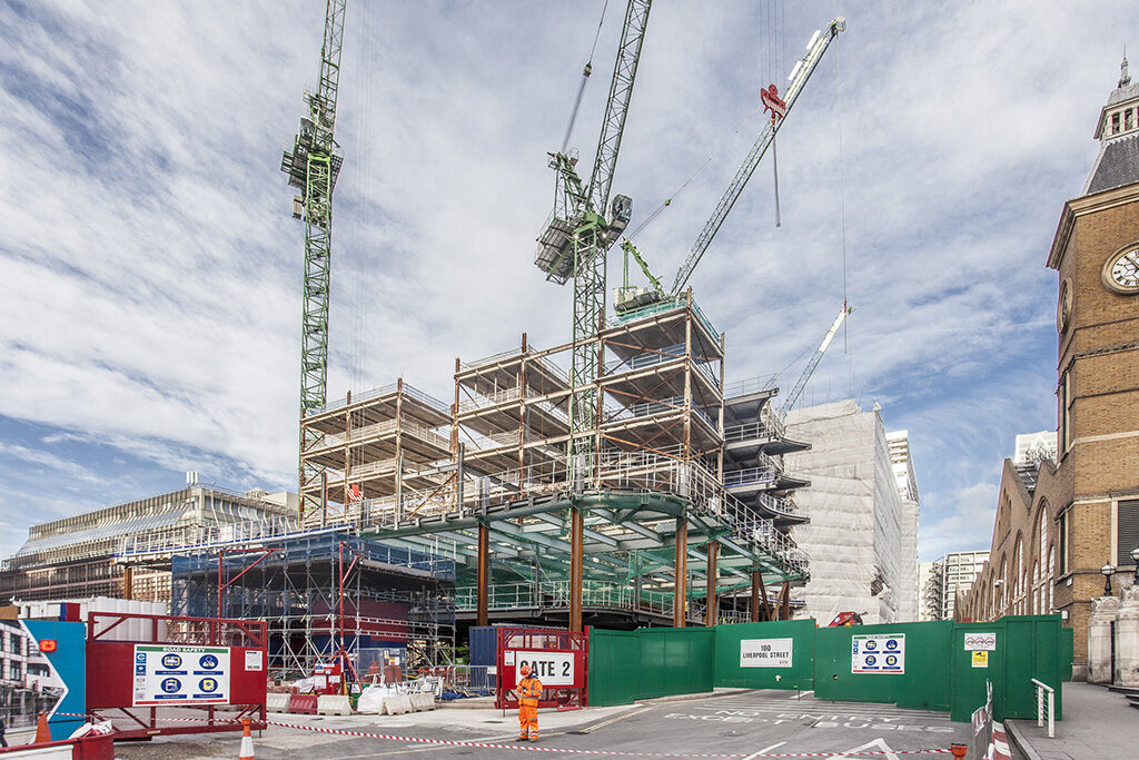 Overhead demolition: McAlpine rebuilds above 150,000 commuters | Construction News