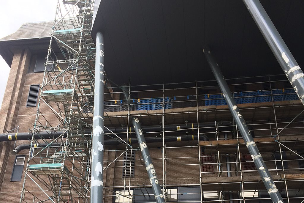 Bam builds operating theatre on stilts at Leeds hospital | Construction ...