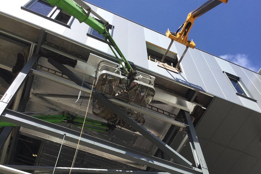 Bam builds operating theatre on stilts at Leeds hospital | Construction ...