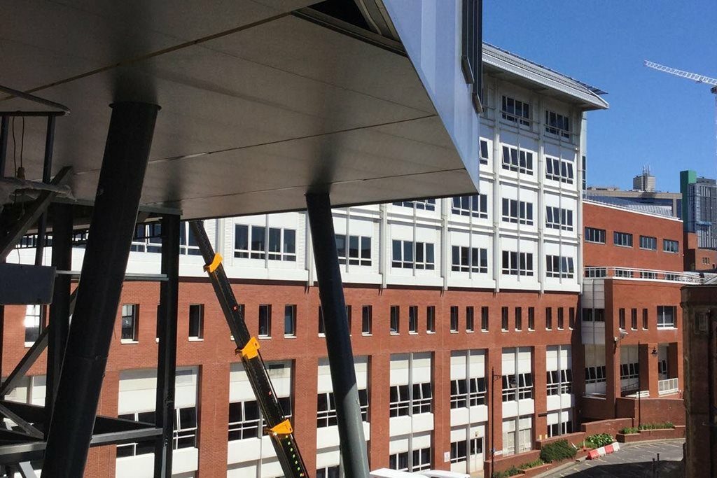 Bam builds operating theatre on stilts at Leeds hospital | Construction ...