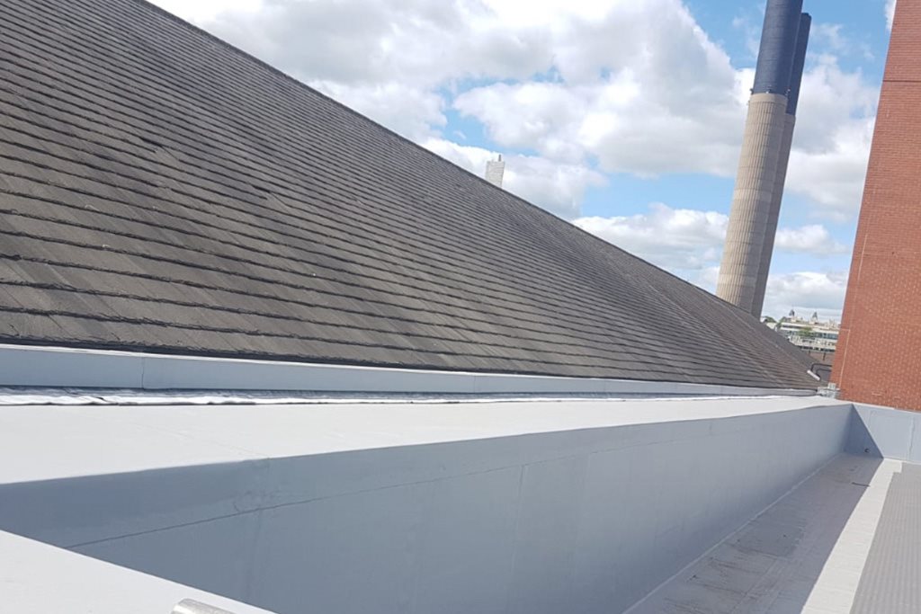 Bam builds operating theatre on stilts at Leeds hospital | Construction ...