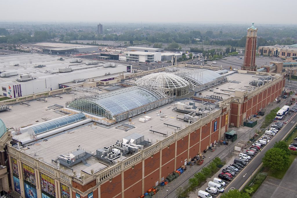 Intu dazzles Trafford Centre shoppers with Vinci’s glass roof and floor ...