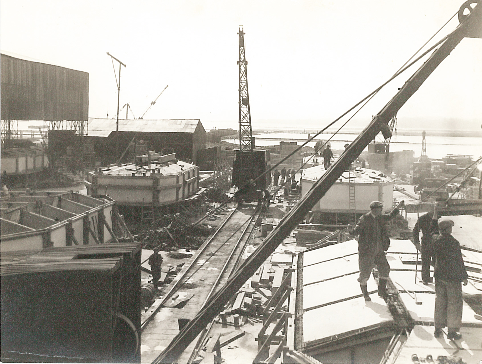 In pictures: Wates uncovers photos of D-Day harbour construction ...