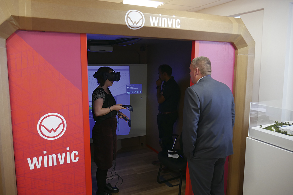 The BIM CAVE: How a headset is bringing construction to life ...