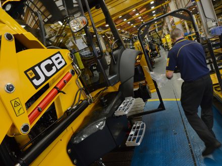 JCB stops production at all UK sites | Construction News