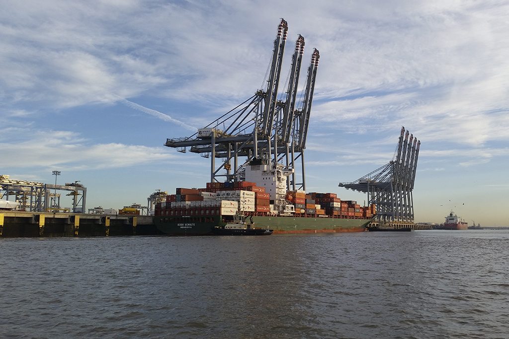 DP World tenders £72m contract for container yard at London Gateway ...