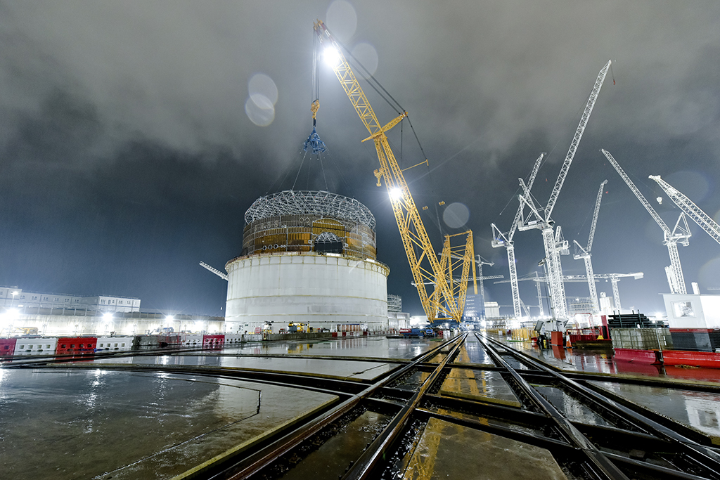 In pictures: world’s largest crane completes huge Hinkley lift ...