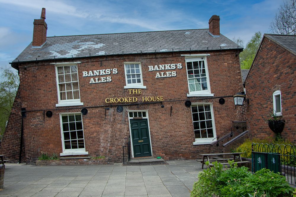 Crooked House owners ordered to rebuild | Construction News