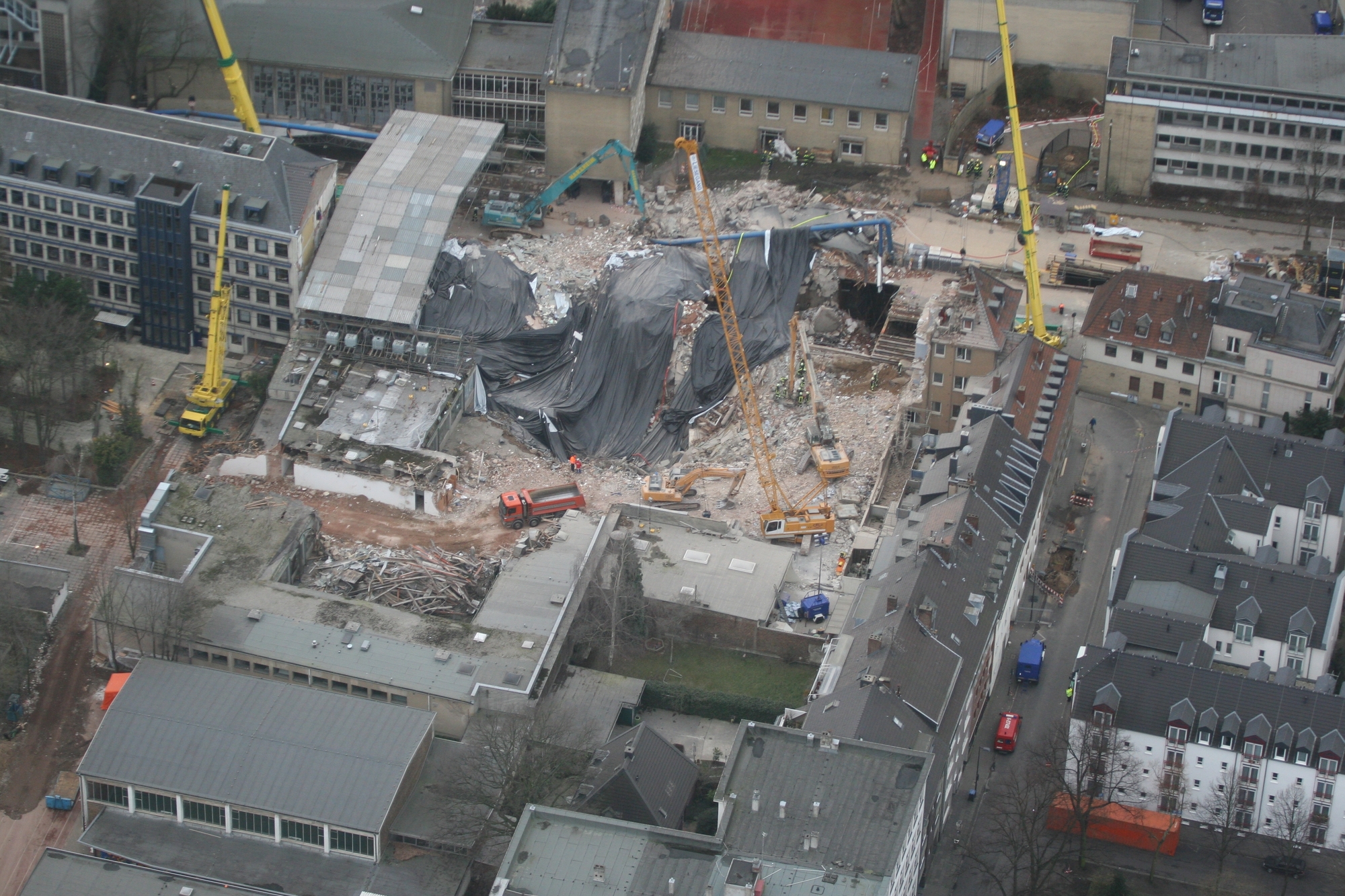 Diaphragm walls probed after Cologne collapse | New Civil Engineer