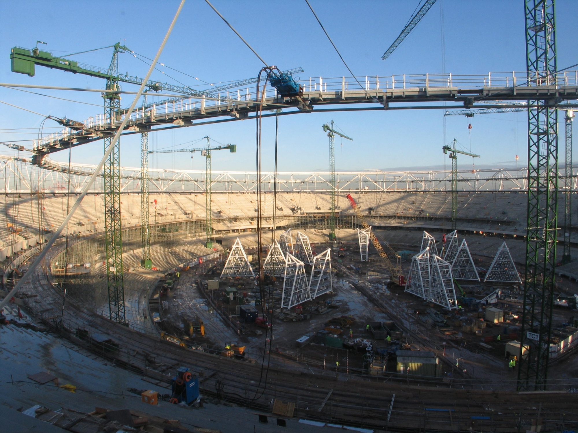 Stadium roof lifted into place | New Civil Engineer