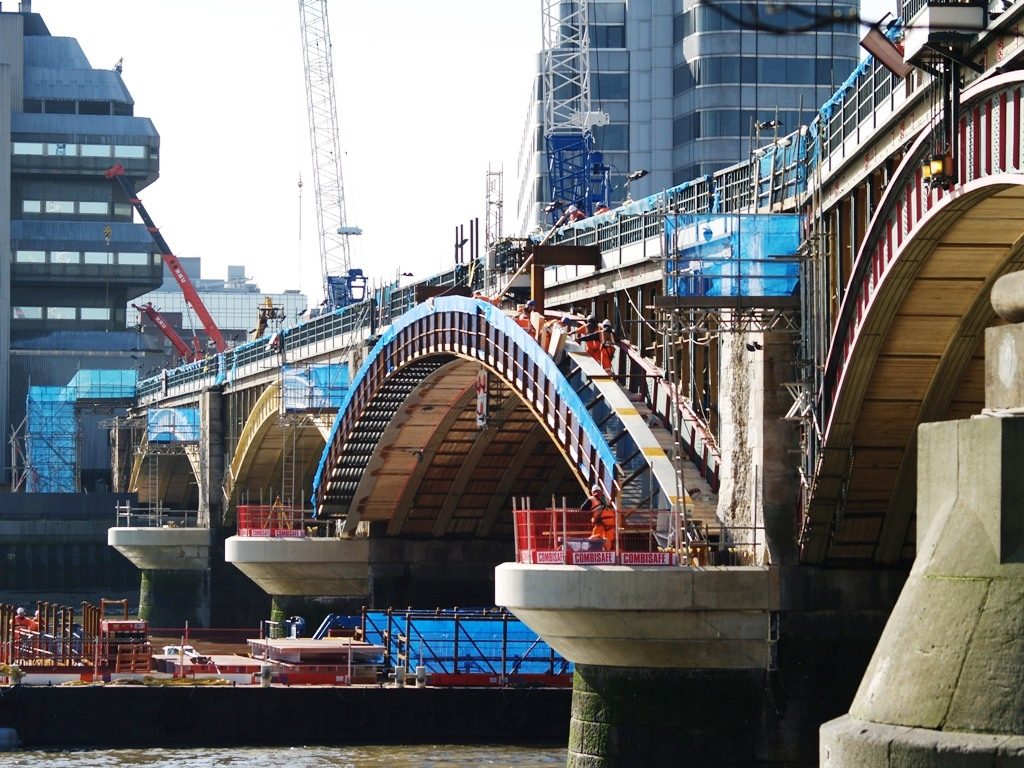 Additional Blackfriars rib arches installed | New Civil Engineer