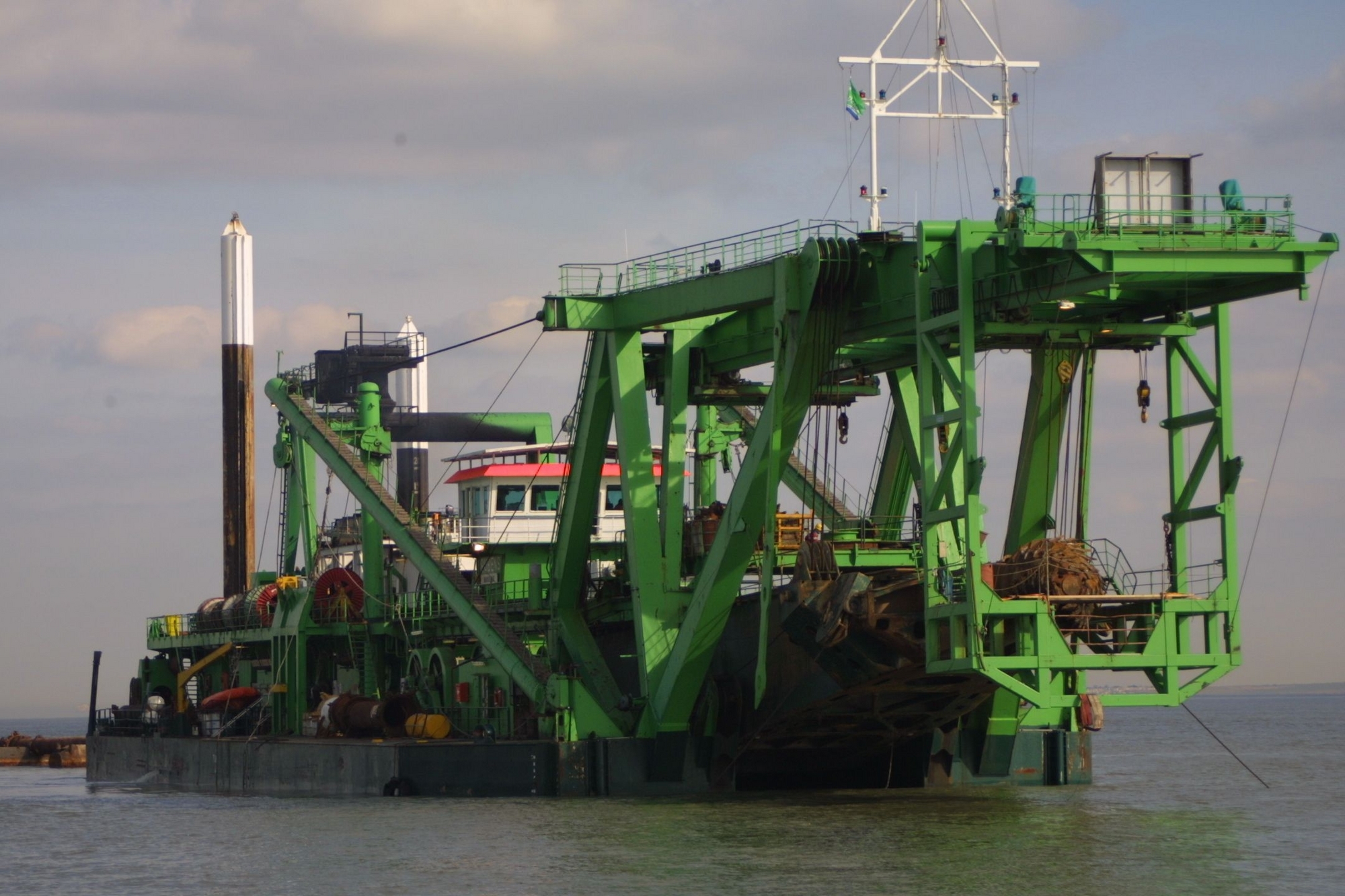 Laing O’Rourke begins London Gateway dredging | New Civil Engineer