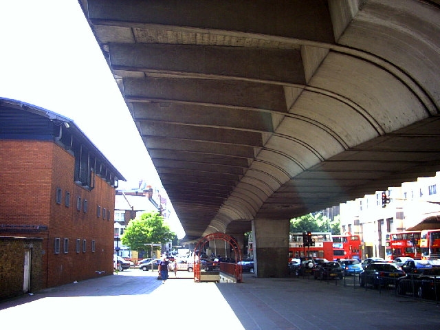Serious structural defect forces closure of A4 Hammersmith Flyover ...
