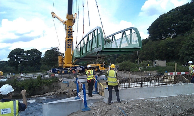 Stockport's newest bridge lifted into place | New Civil Engineer